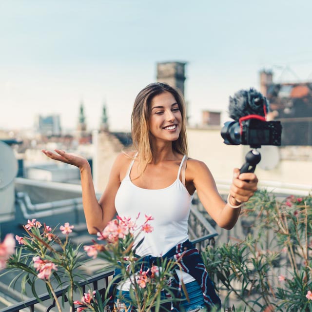 15 Best Vlogging Cameras in 2020