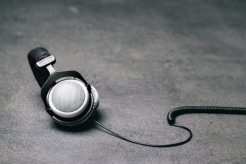 6 Best Headphones For Large Heads in 2025