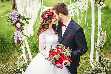 34 Wedding Photography Poses for Enamored Couples
